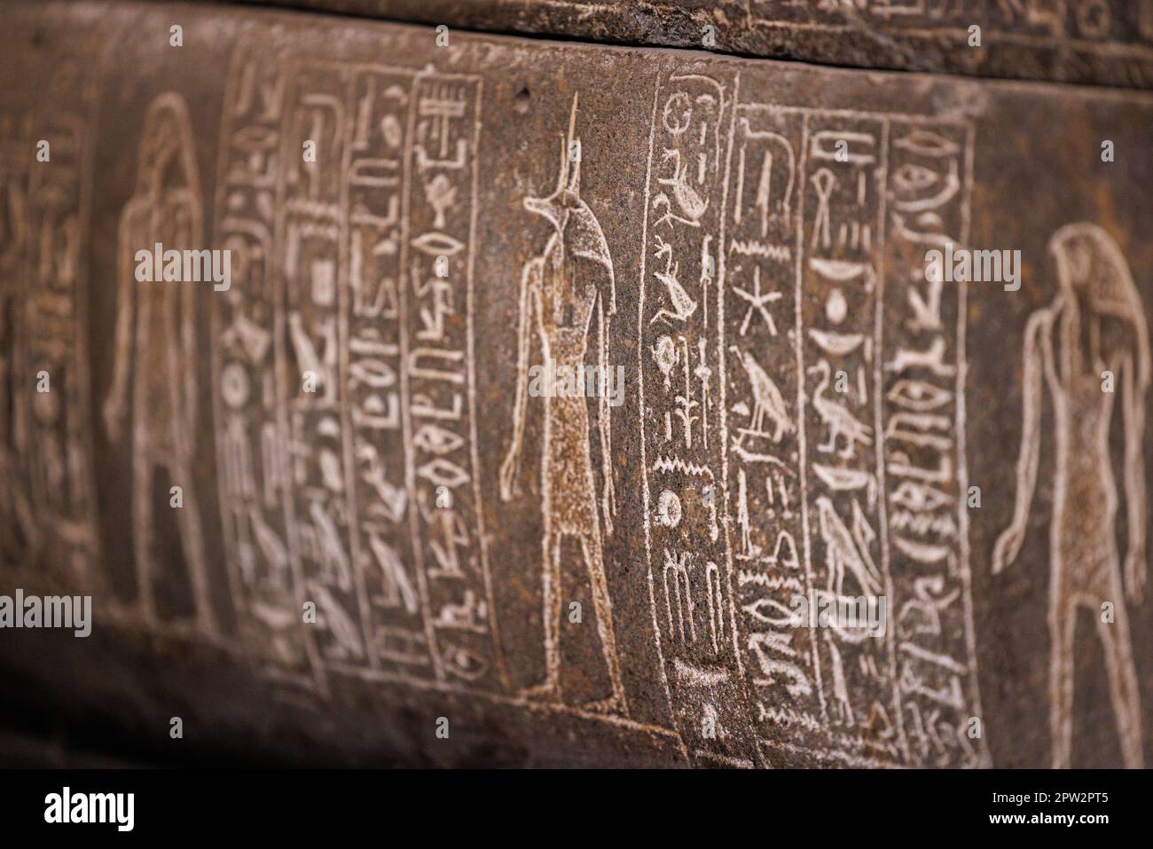 Ancient Egyptian hieroglyphs engraved in stone - Cairo Stock Photo - Alamy
