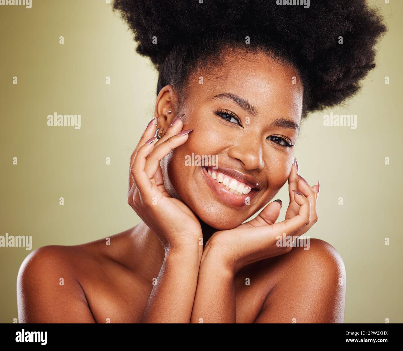 African manicure hi-res stock photography and images - Alamy