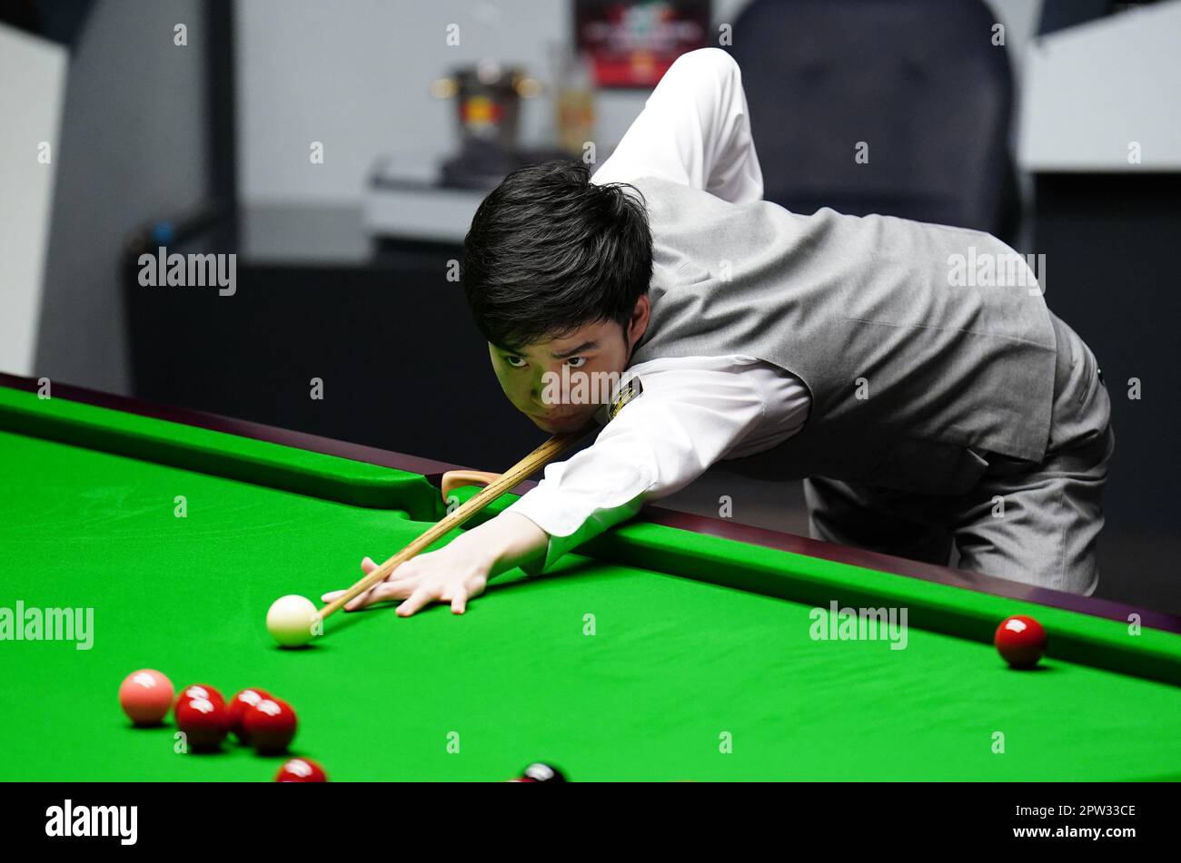 Si Jiahui in action against Luca Brecel (not pictured) on day fourteen ...