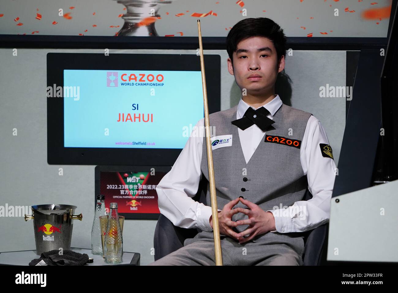 Si Jiahui in action against Luca Brecel (not pictured) on day fourteen of the Cazoo World ...