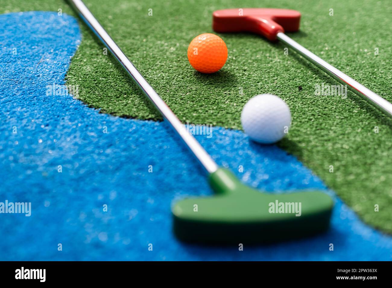 Golf putt and carpet hi-res stock photography and images - Alamy