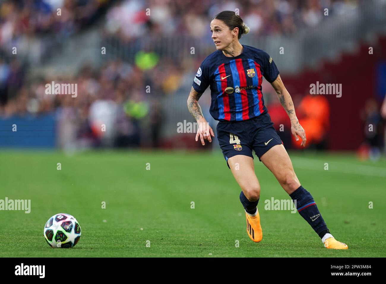 BRCELONA, SPAIN - APRIL 27: Maria Leon of FC Barcelona in action during ...