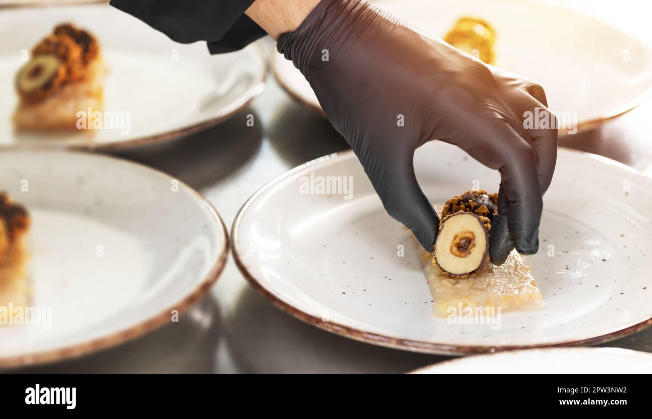 Chef final touch on the food hi-res stock photography and images - Alamy
