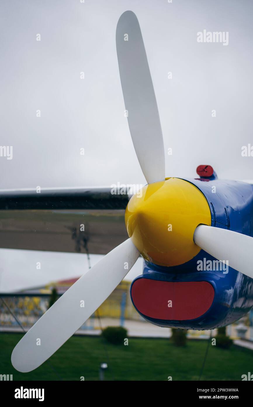 Vintage airplane propeller hi-res stock photography and images - Alamy