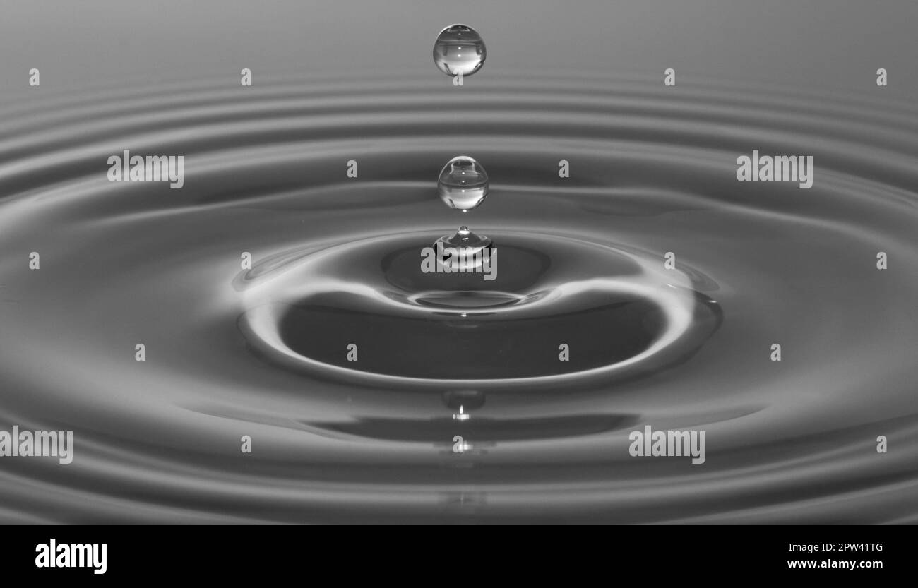High speed water drop photography - Splash art Stock Photo - Alamy