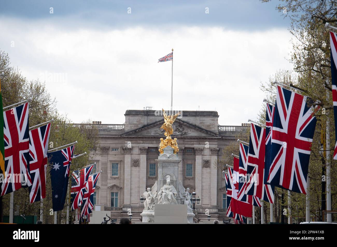 Buckingham palace flags mall 2023 april hi-res stock photography and ...