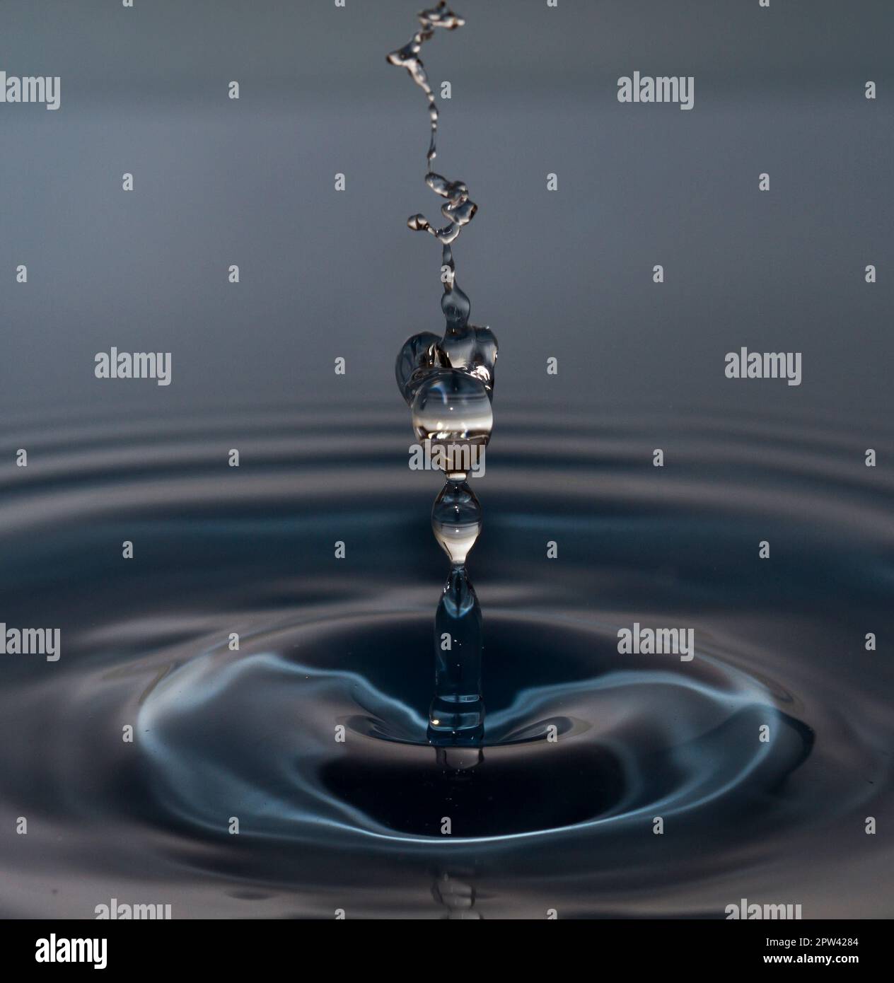 High speed water drop photography - Splash art Stock Photo - Alamy