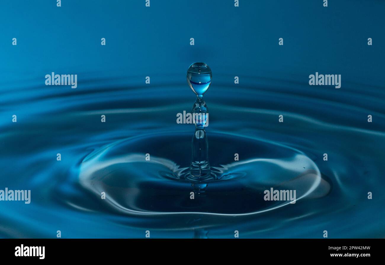 High speed water drop photography - Splash art Stock Photo - Alamy