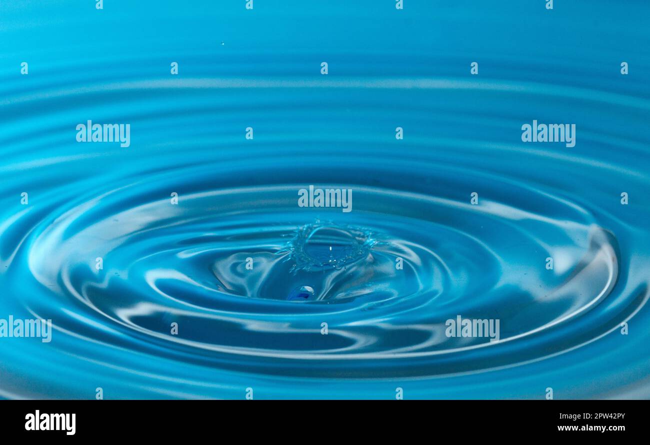 High speed water drop photography - Splash art Stock Photo - Alamy