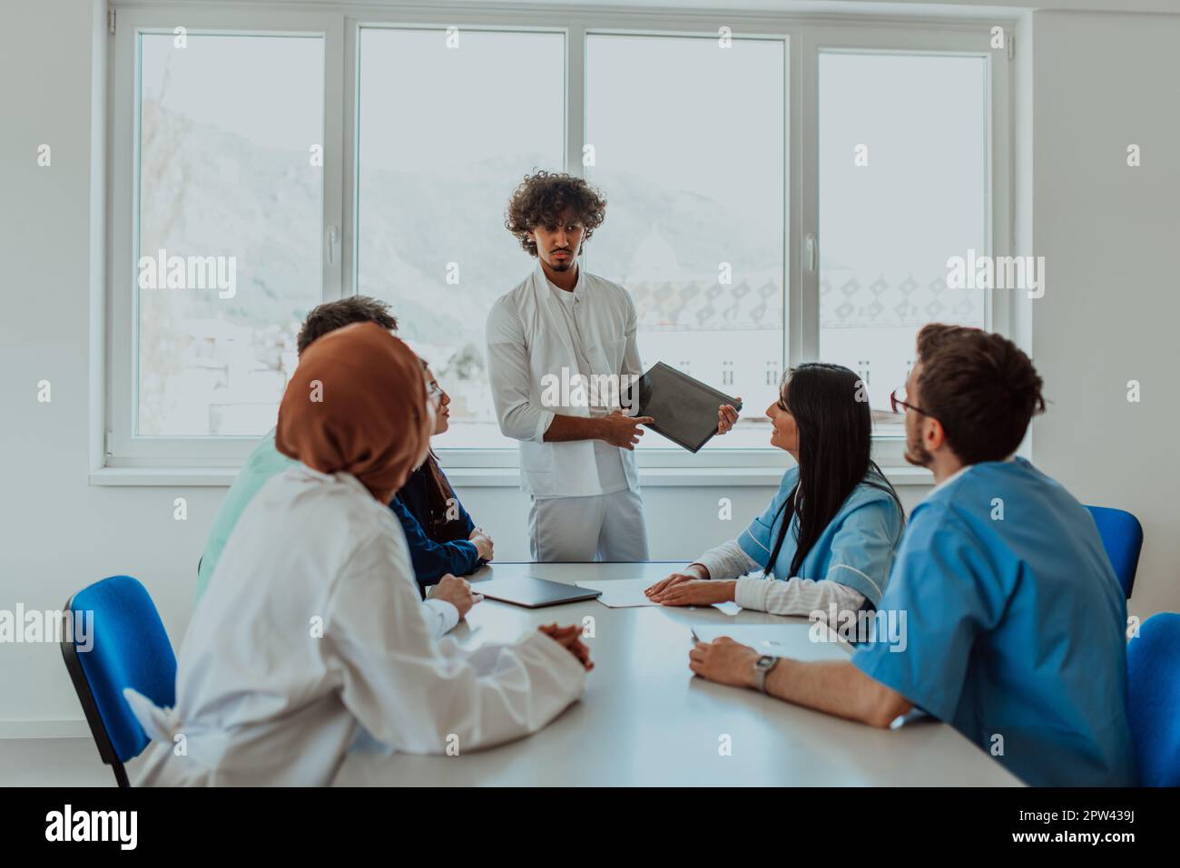 Healthcare professionals gathered hi-res stock photography and images ...