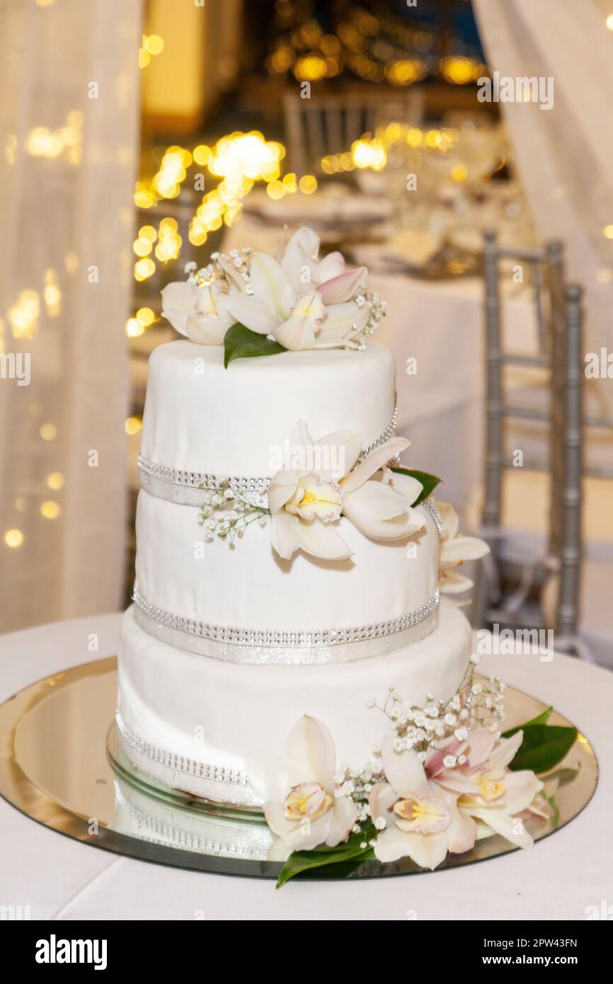 Beautiful cake festive event hi-res stock photography and images - Alamy