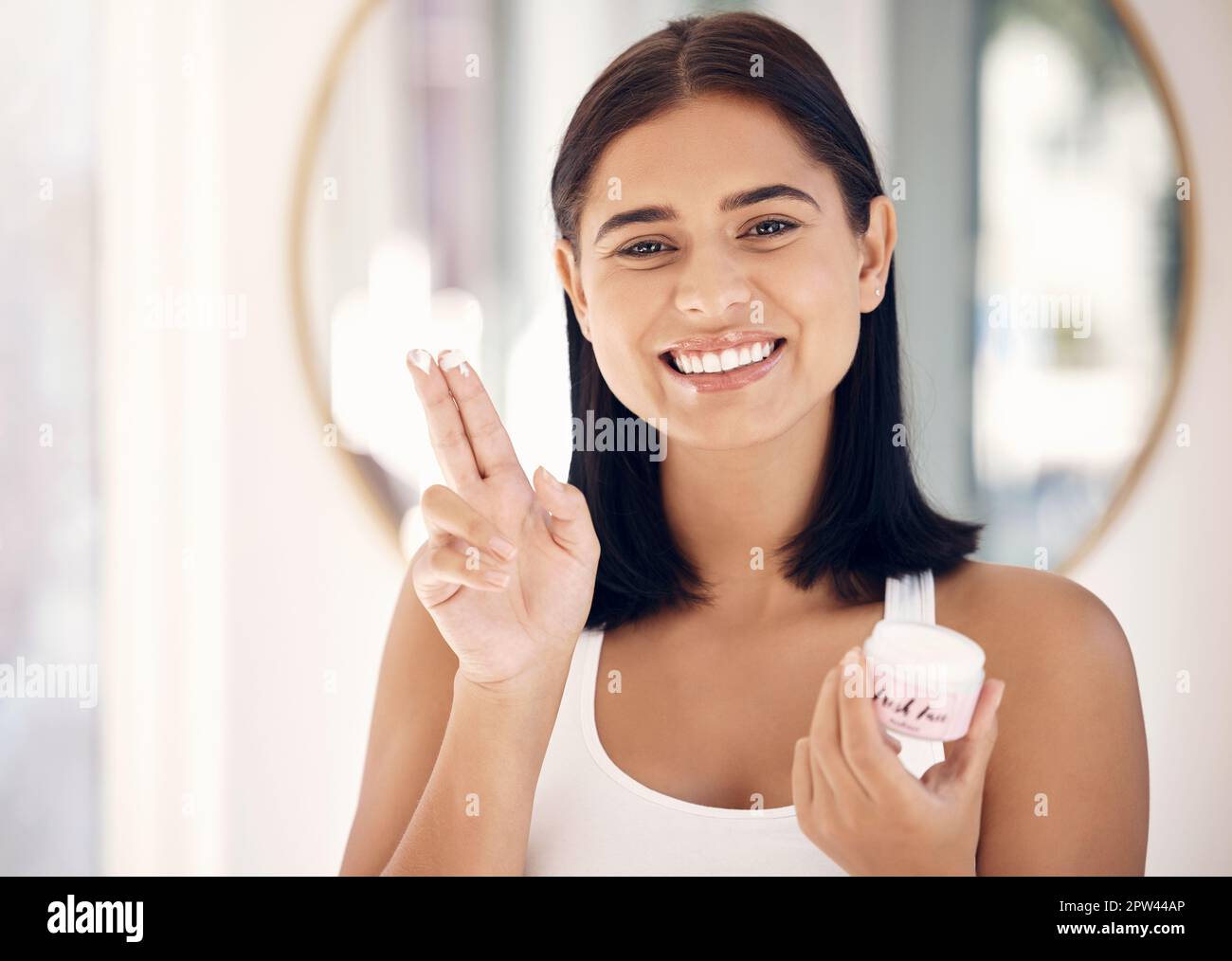 Sunscreen routine hi-res stock photography and images - Alamy
