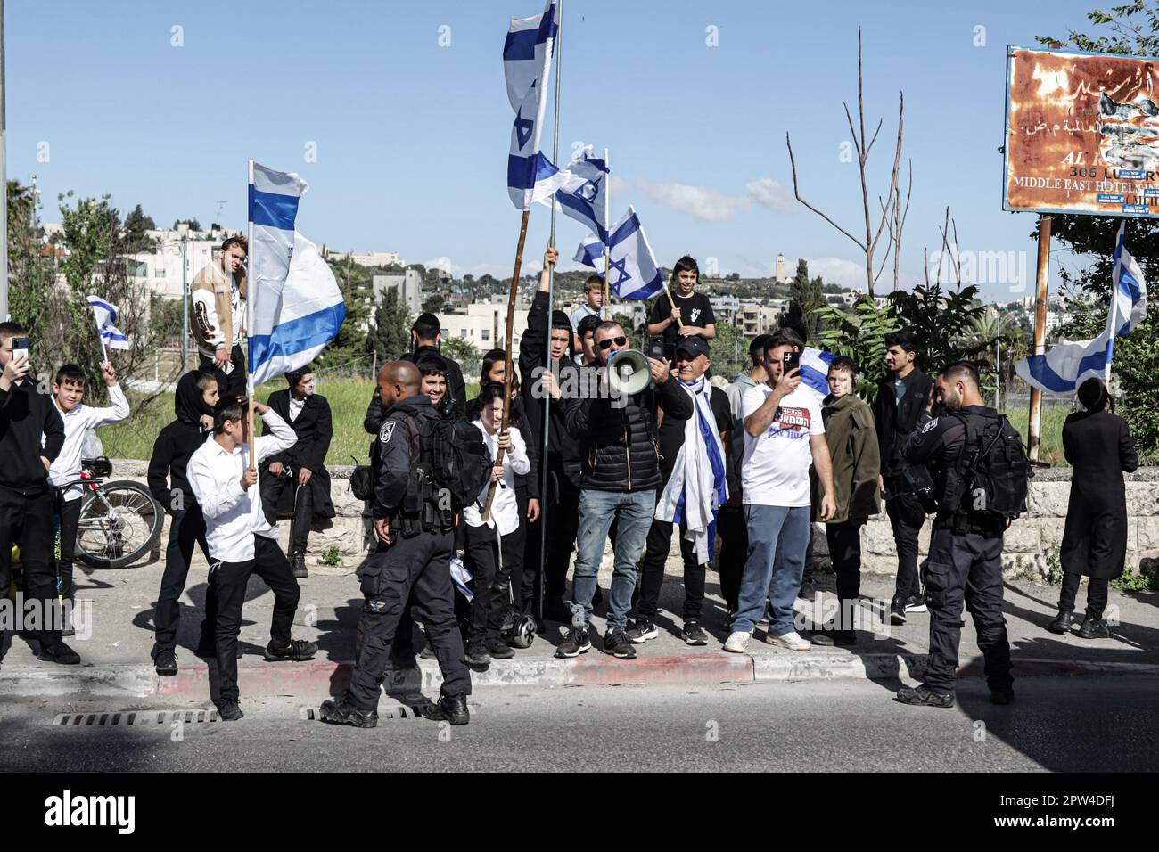 East Jerusalem, Israel. 28th Apr, 2023. Israeli right-wing activists ...