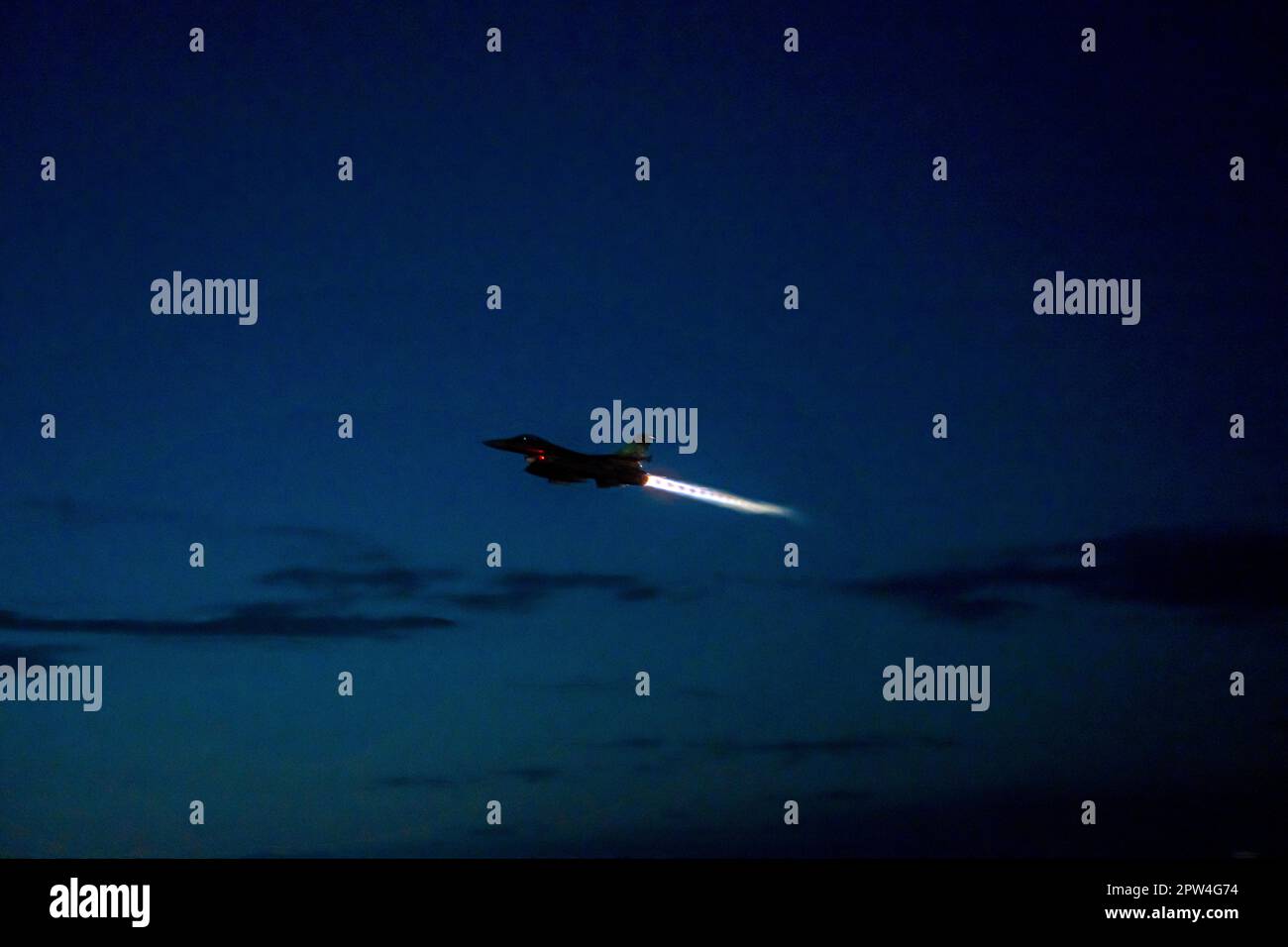 A 114th Fighter Wing F-16 Fighting Falcon takes off at Joe Foss Field ...