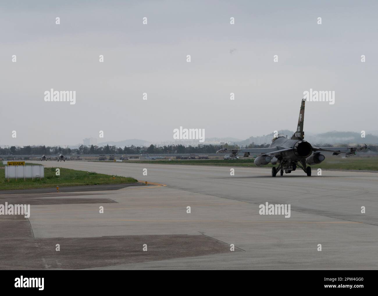 Three F-16 Fighting Falcons assigned to the 8th Fighter Wing, Kunsan ...