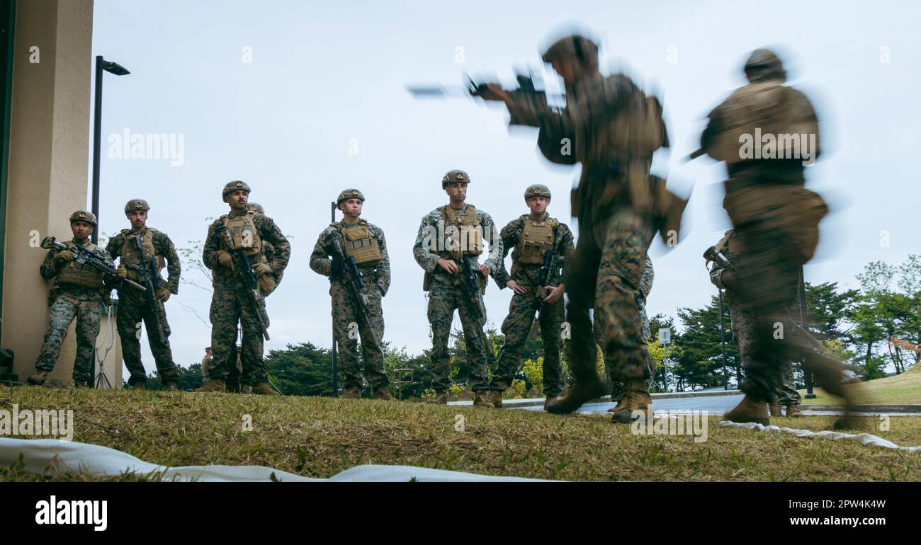 U.S. Marines with 1st Battalion, 7th Marines, 1st Marine Division ...