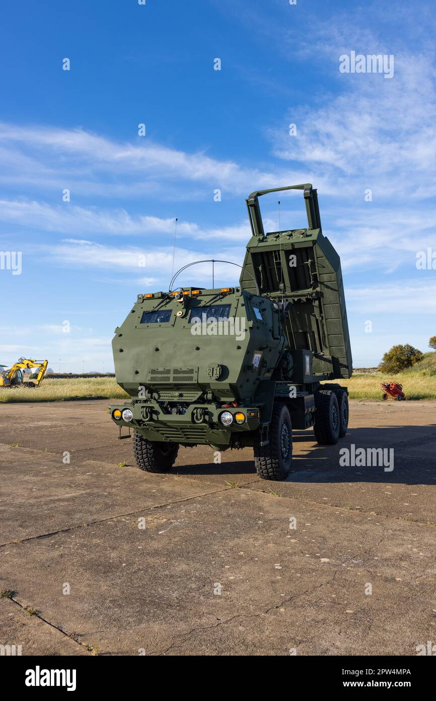 U.S. Marines with Hotel Battery, 2nd Battalion, 10th Marine Regiment ...
