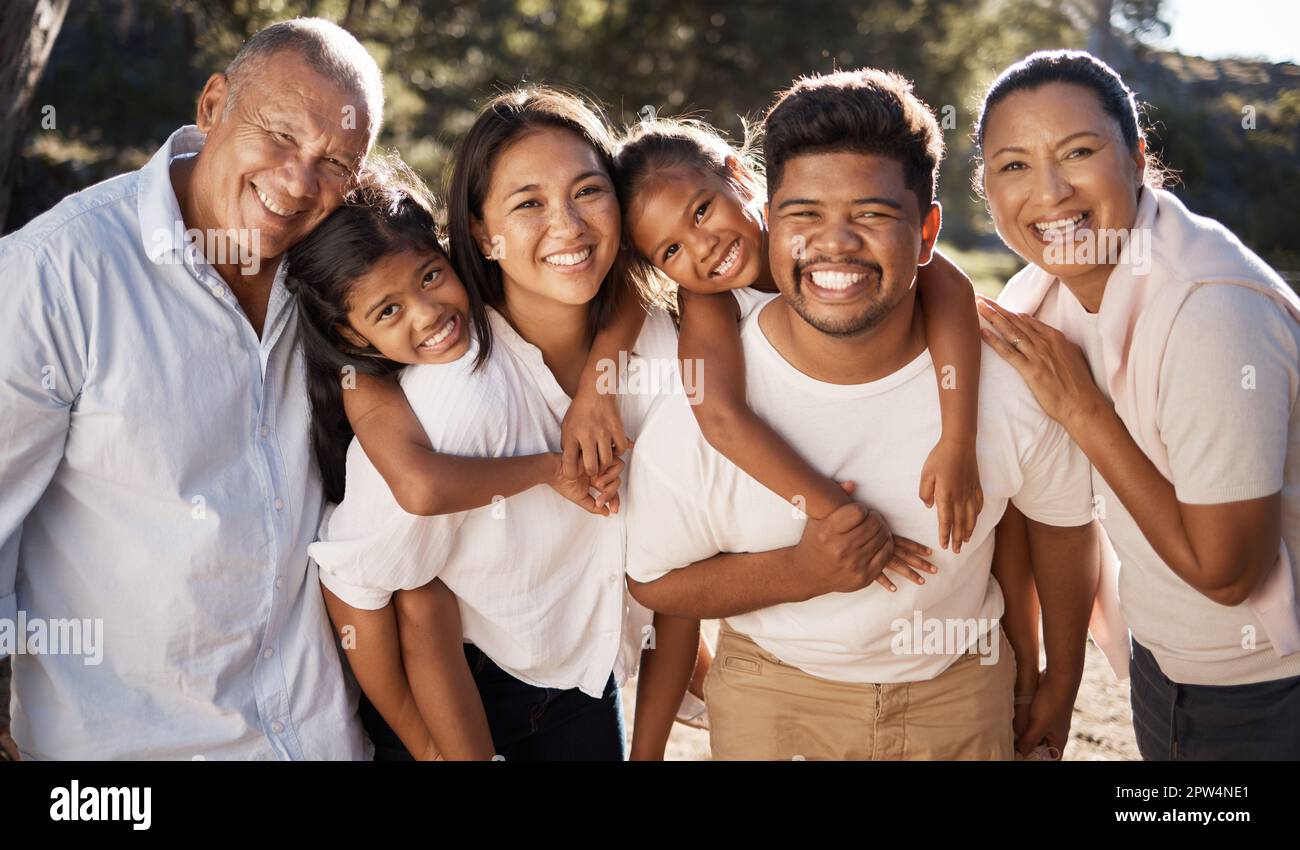 Family group portrait parents grandparents hi-res stock photography and ...