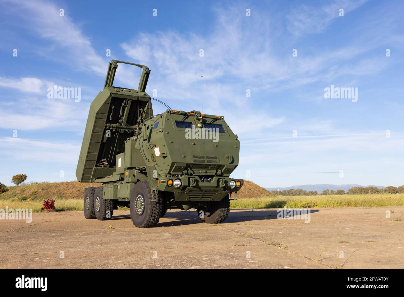 U.S. Marines with Hotel Battery, 2nd Battalion, 10th Marine Regiment ...