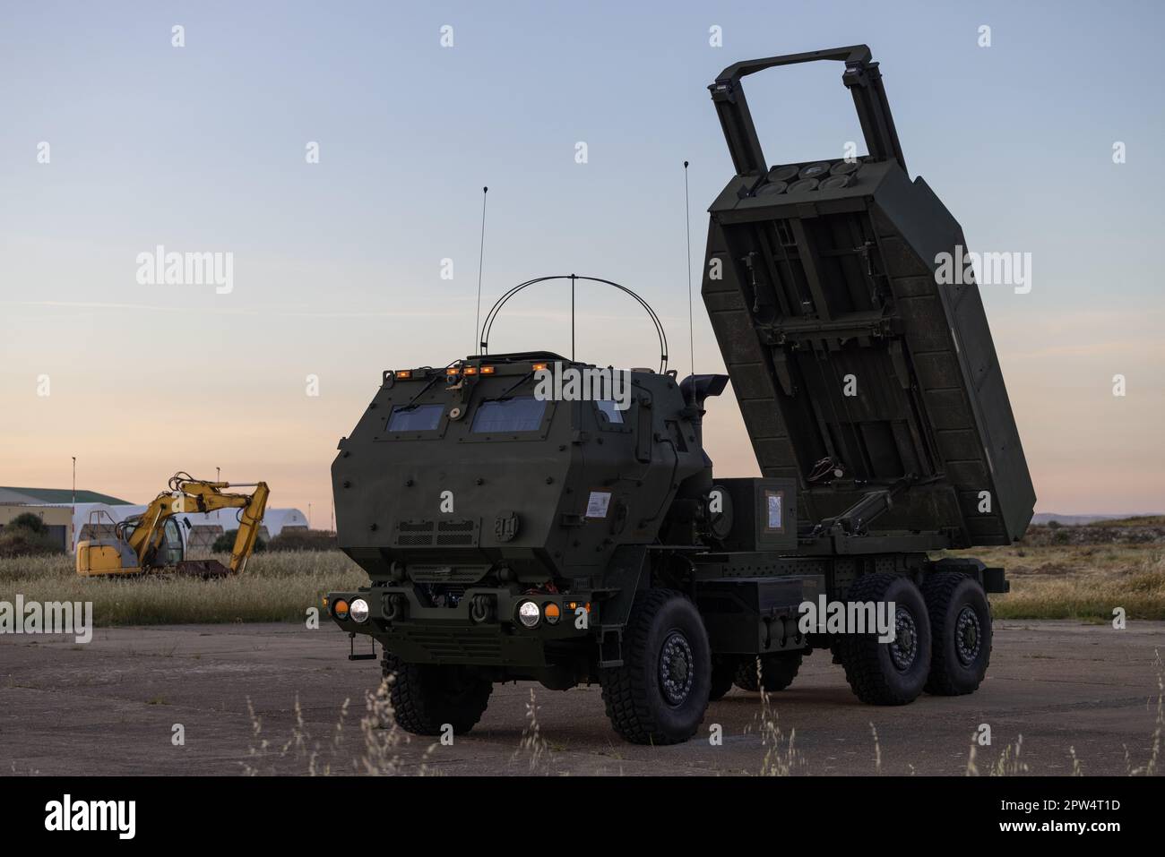 U.S. Marines with Hotel Battery, 2nd Battalion, 10th Marine Regiment ...