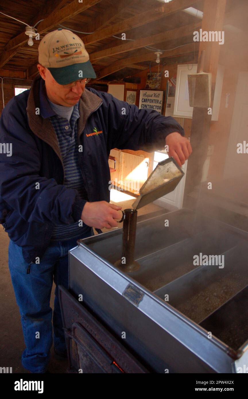 Boiling syrup hi-res stock photography and images - Alamy