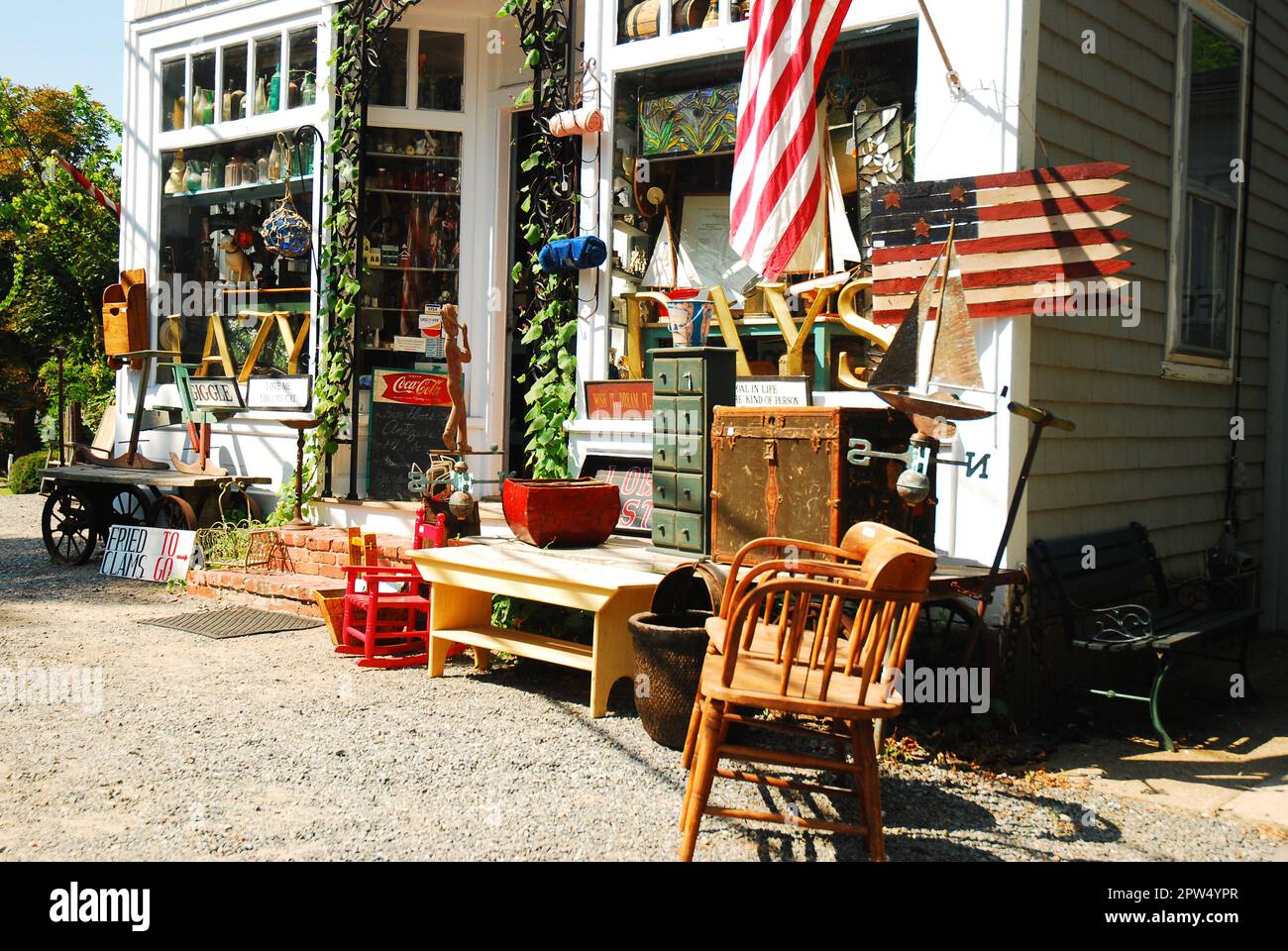 Old antiques store hi-res stock photography and images - Alamy