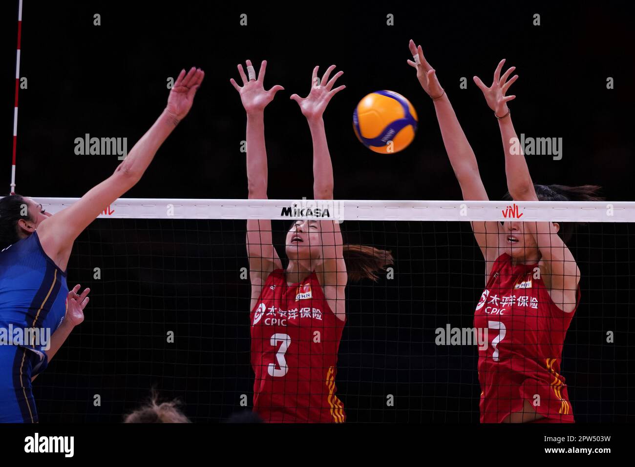 ANKARA, TURKIYE - JULY 14, 2022: Diao Linyu and Wang Yuanyuan in action ...