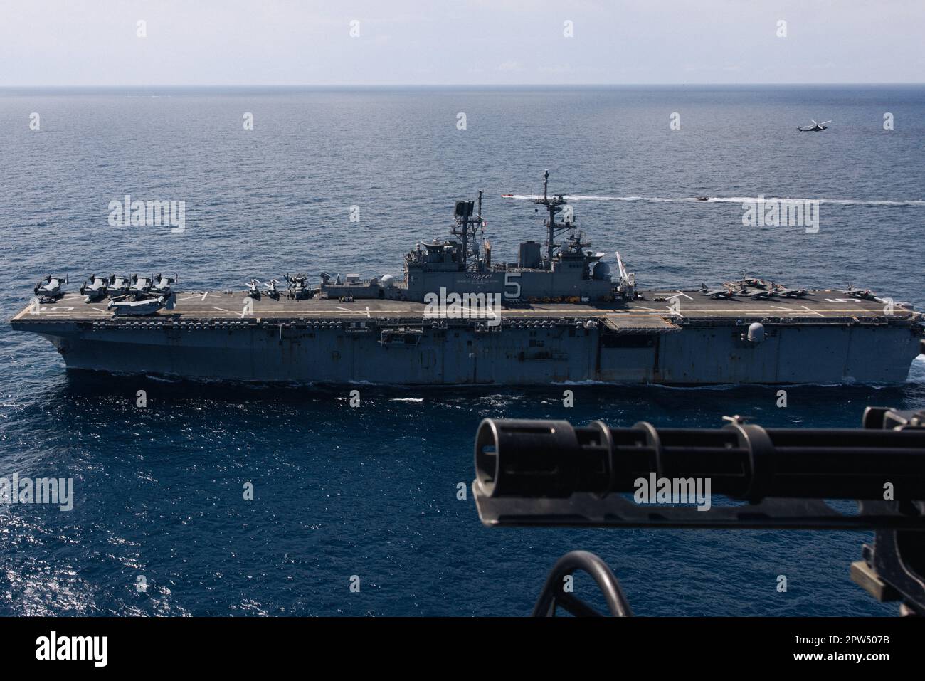 The U.S. Navy Wasp-class amphibious assault ship USS Bataan (LHD 5 ...