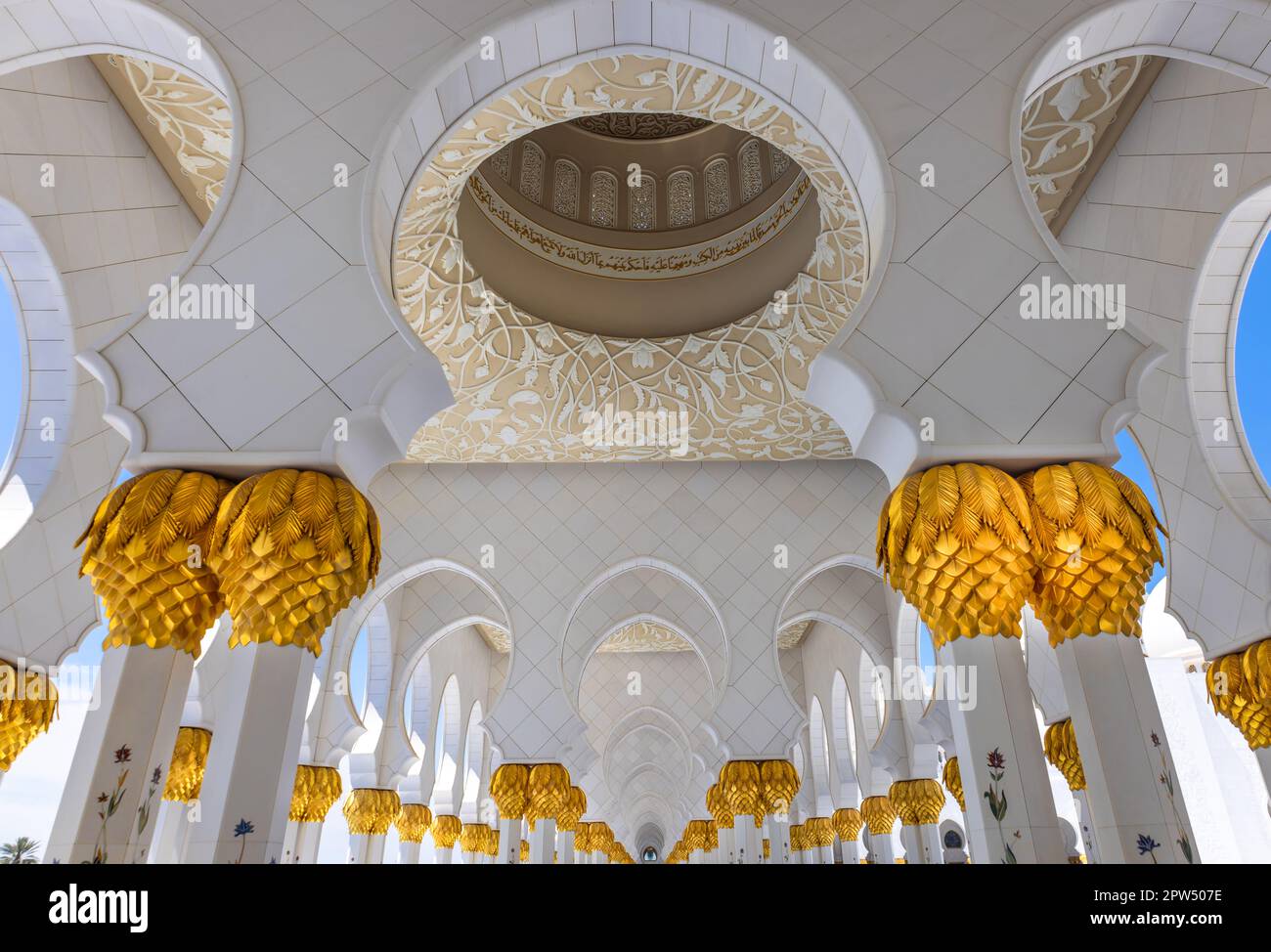 Abu Dhabi Grand Mosque, Iconic Landmark and Architectural Marvel of UAE ...