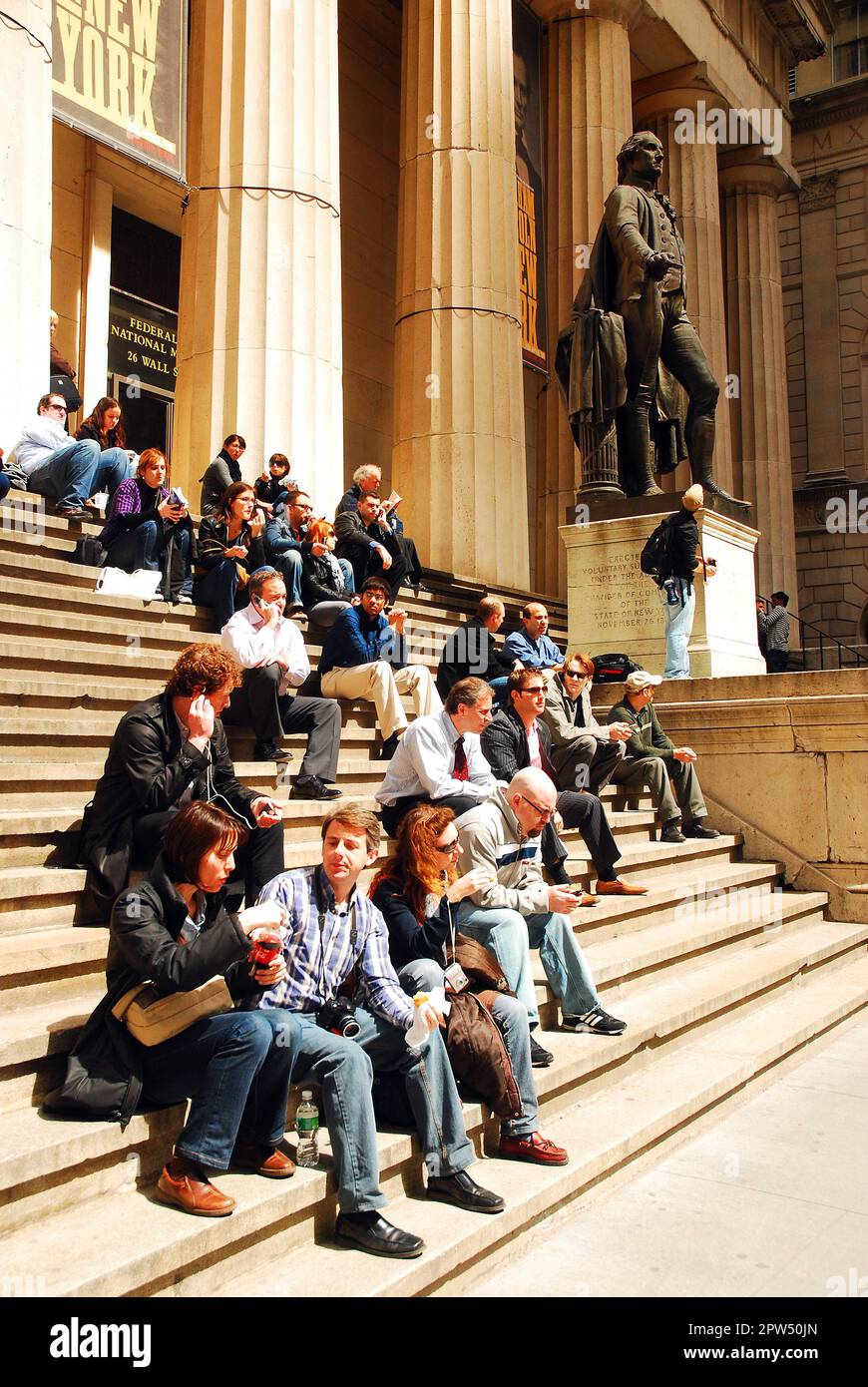 A Wall Street lunch crowd gathers underneath George Washington art ...