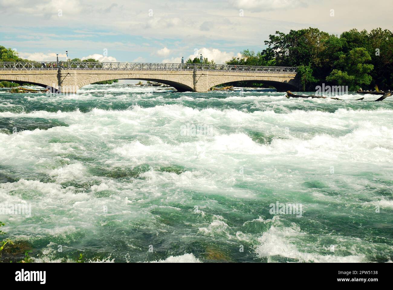 Intense Rapids rush through the Niagara River prior to the drop of Niagara Falls Stock Photo - Alamy