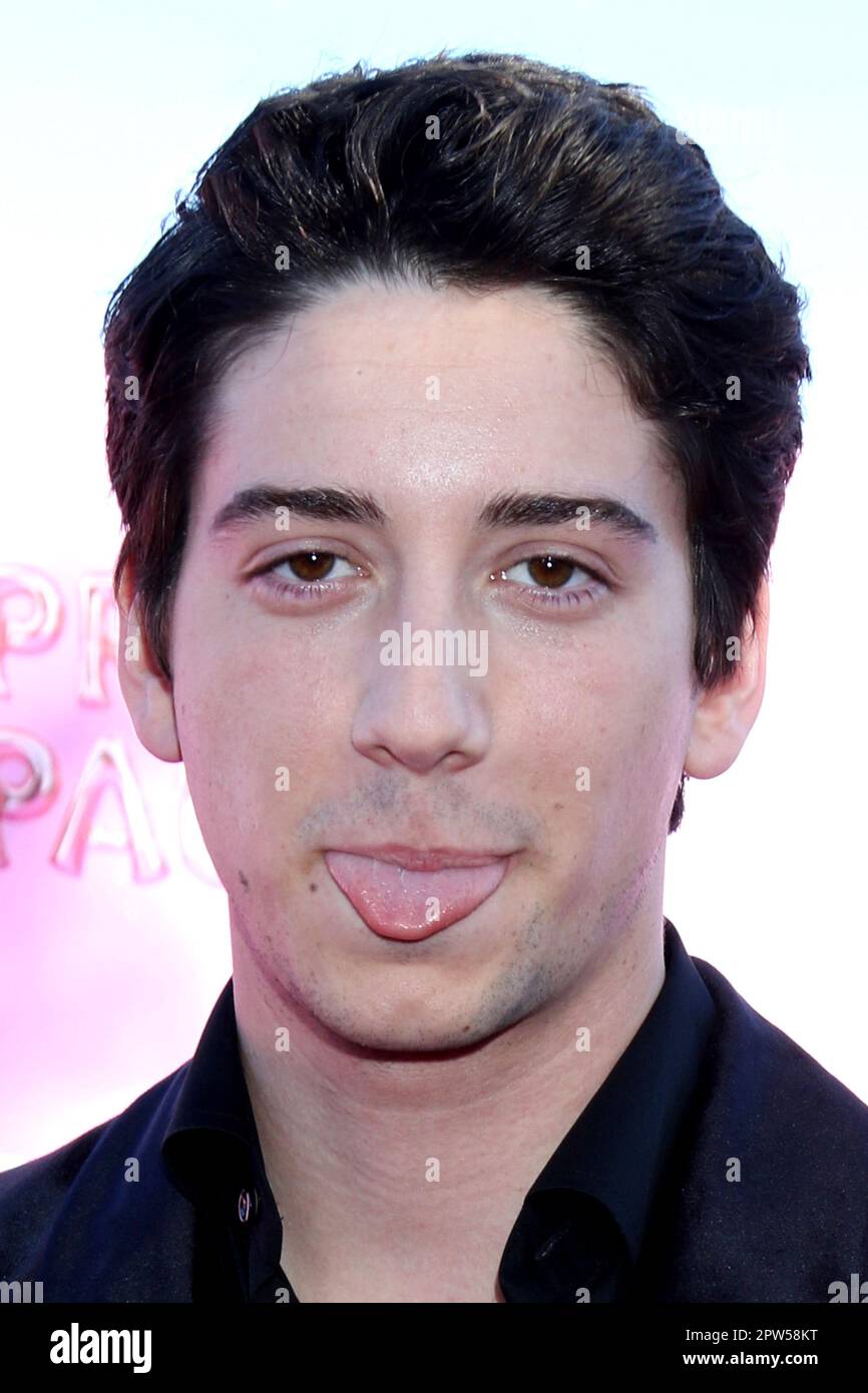 Milo manheim prom pact hi-res stock photography and images - Alamy