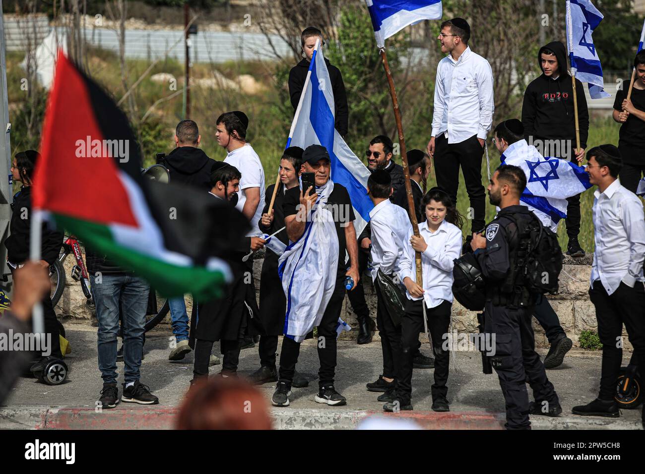 East Jerusalem, Israel. 28th Apr, 2023. Israeli right-wing activists ...