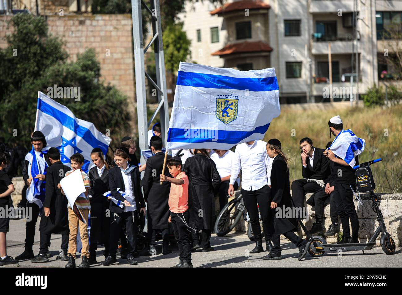 East Jerusalem, Israel. 28th Apr, 2023. Israeli right-wing activists ...