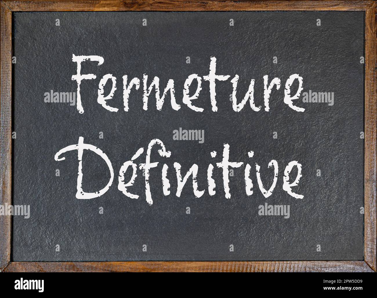 Permanent closure. Text in French on blackboard Stock Photo - Alamy