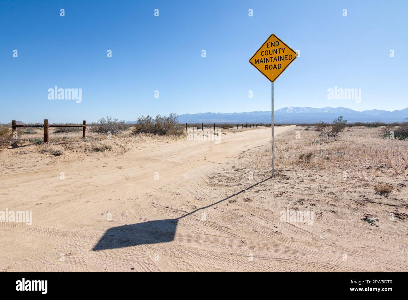 End county maintained road hi-res stock photography and images - Alamy