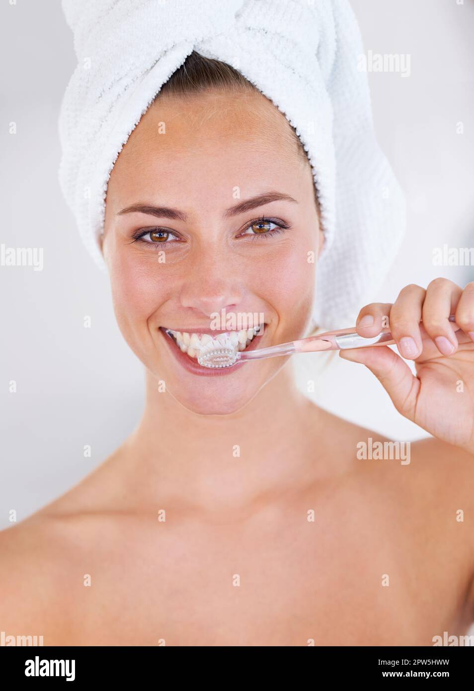 Brushing me toofs. Close up of a pretty lady brushing her teeth Stock ...