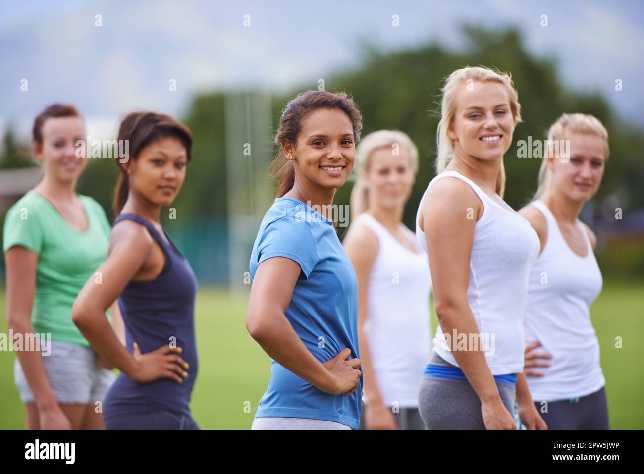 Girls and sport hi-res stock photography and images - Alamy