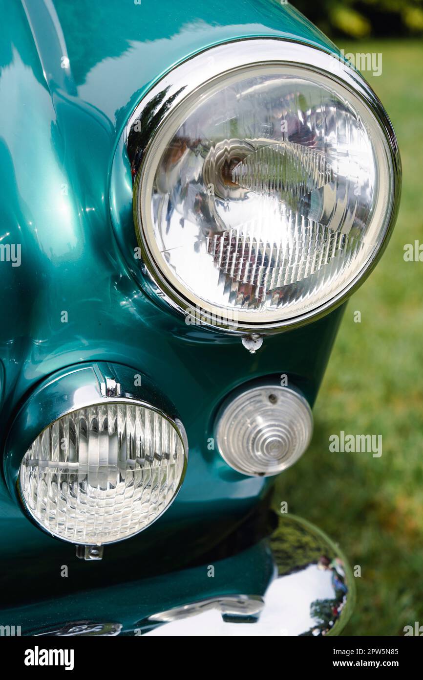 Racing green paint hi-res stock photography and images - Alamy
