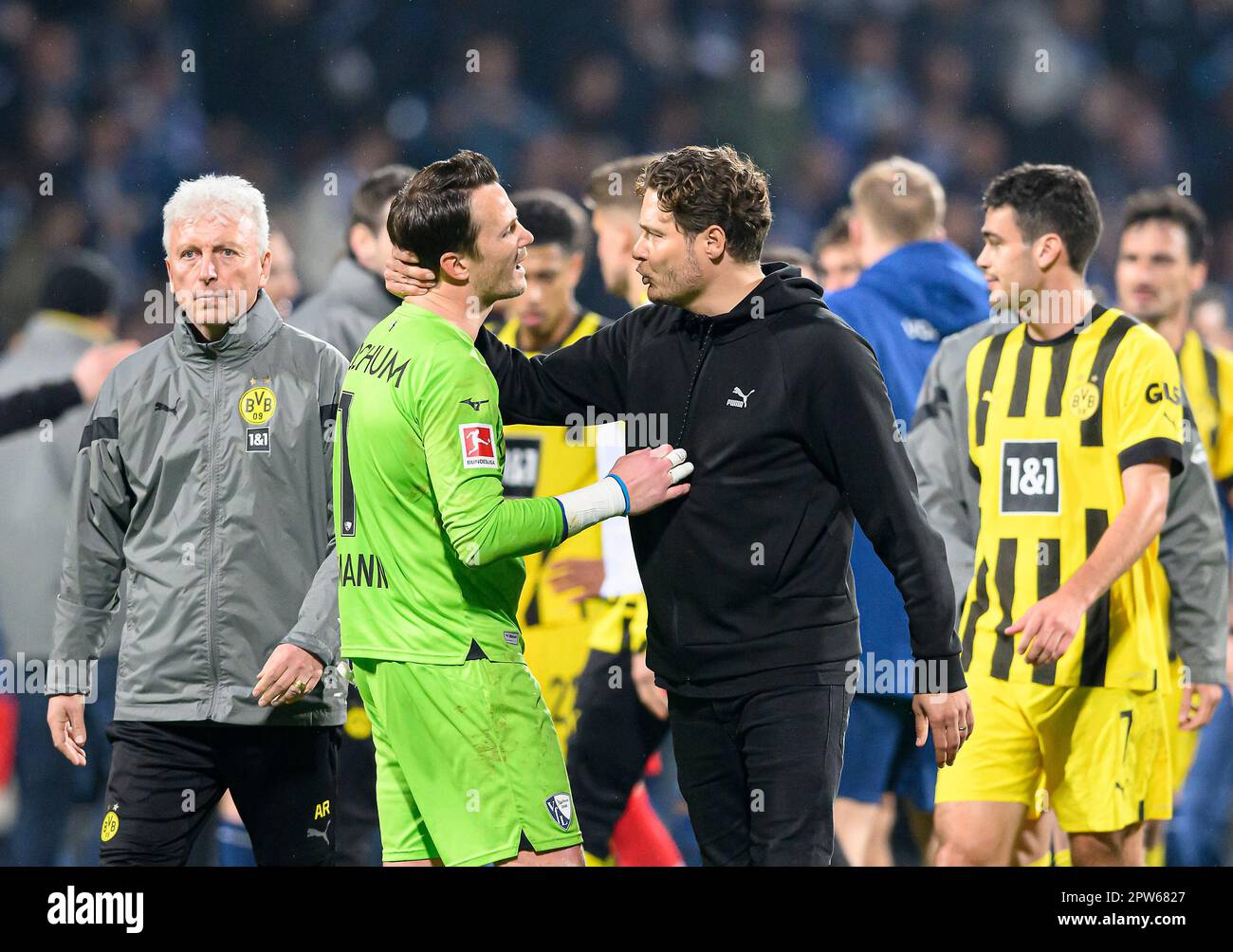 left to right goalwart Manuel RIEMANN (BO), coach Edin TERZIC (DO ...