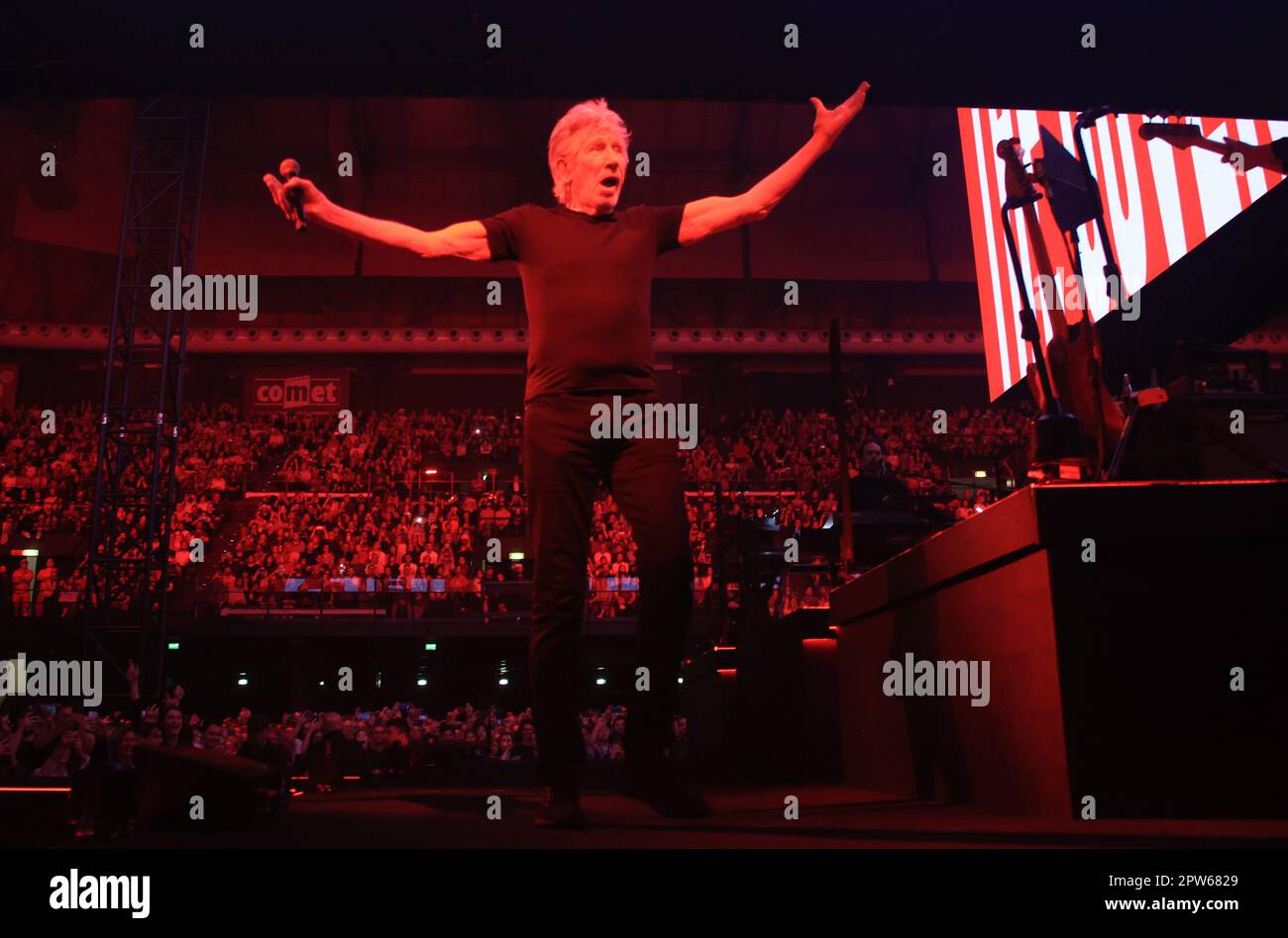 Roger waters farewell tour hi-res stock photography and images - Alamy