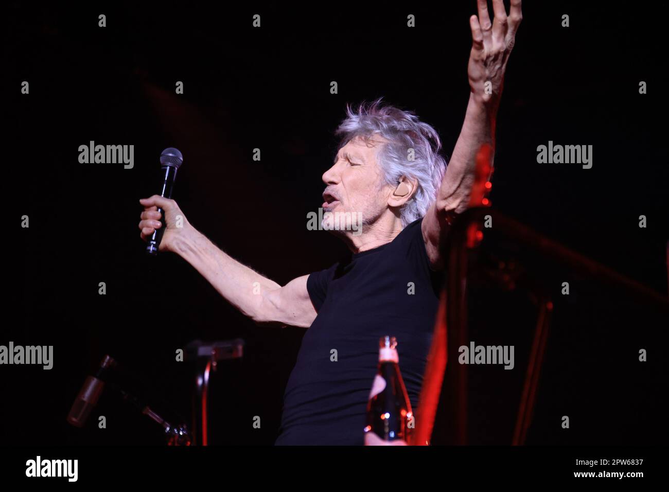 Roger waters farewell tour hi-res stock photography and images - Alamy