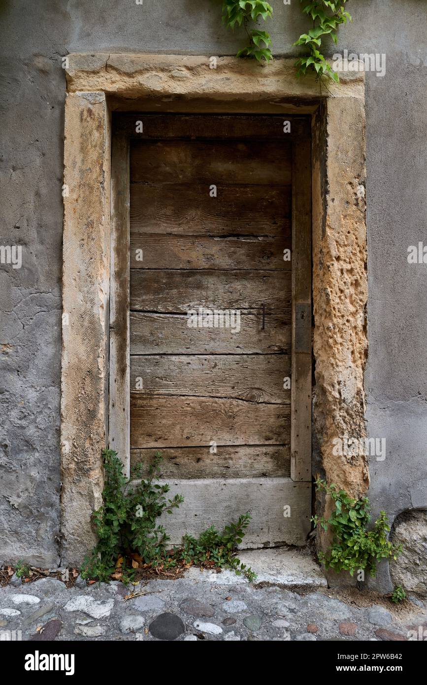 Classical ancient doors hi-res stock photography and images - Alamy