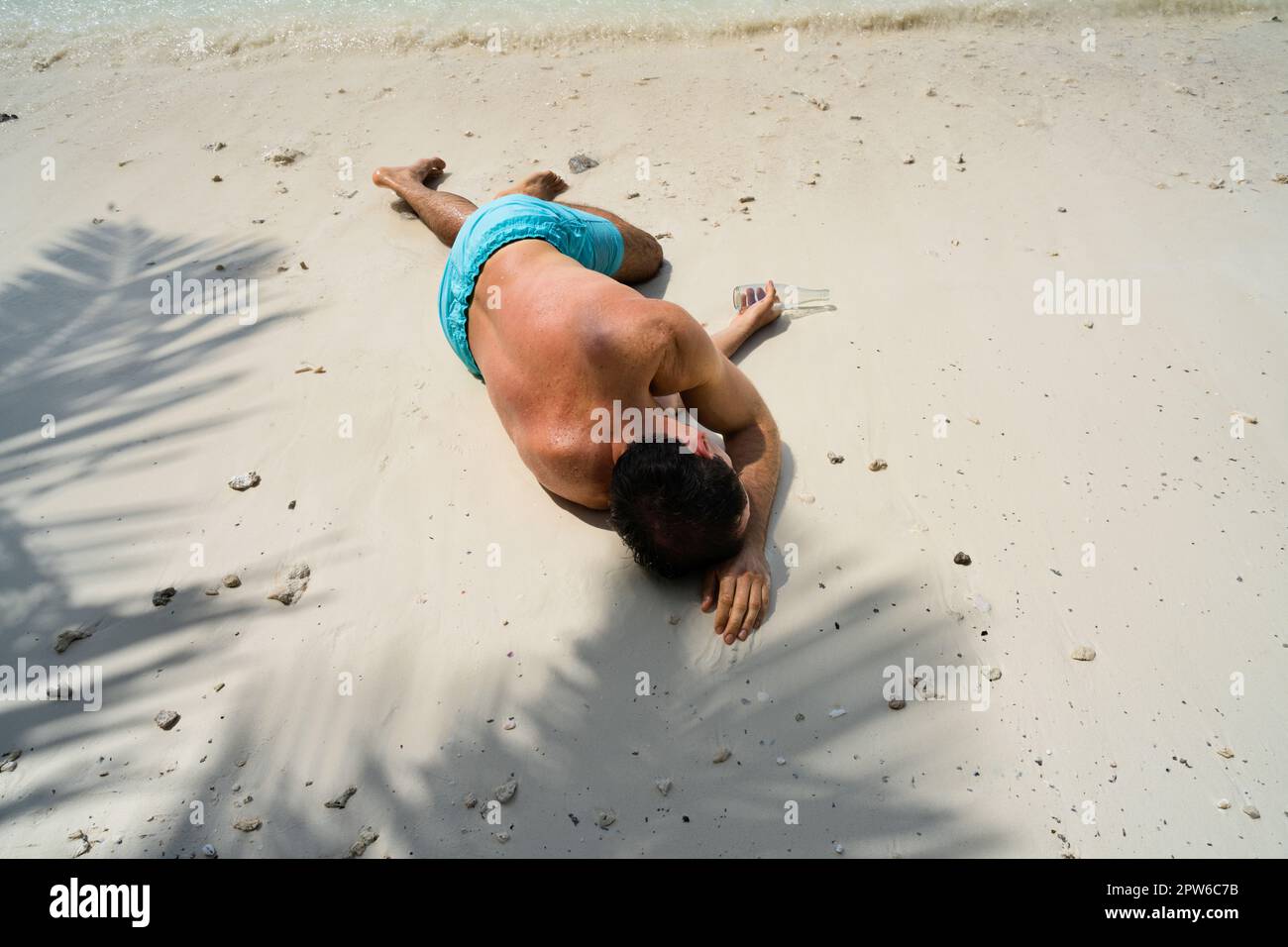 Drunk Travel Beach Party. Funny Vacation Lifestyle Stock Photo - Alamy