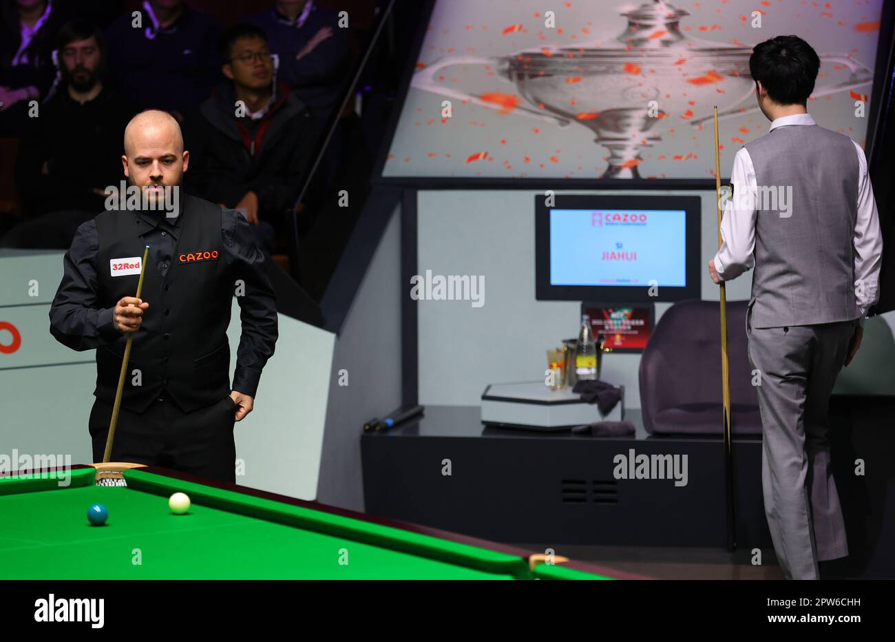 Sheffield, Britain. 28th Apr, 2023. Si Jiahui (R) of China and Luca ...