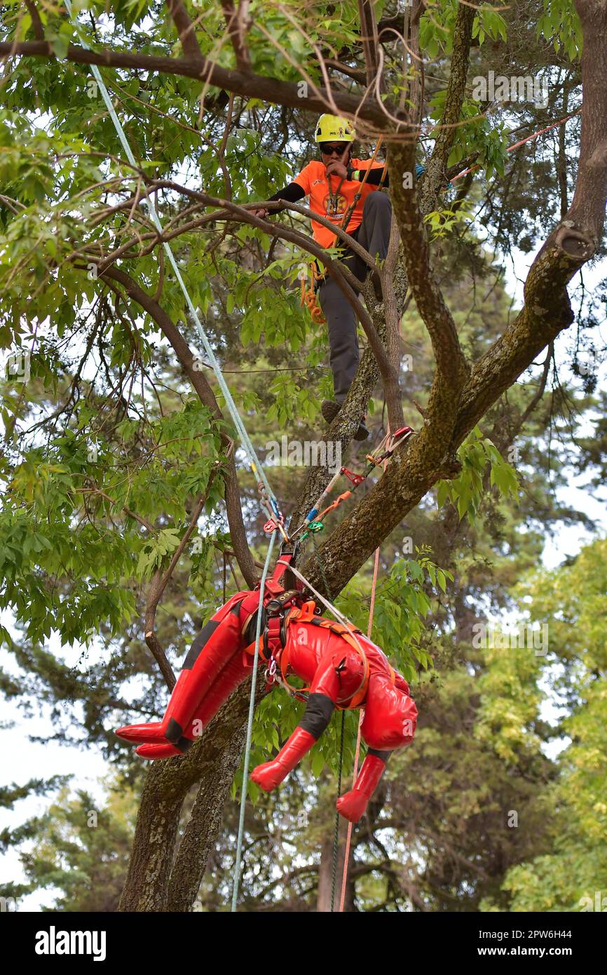 Toluca City, Mexico. 28th Apr, 2023. Climbers simulate a rescue during ...