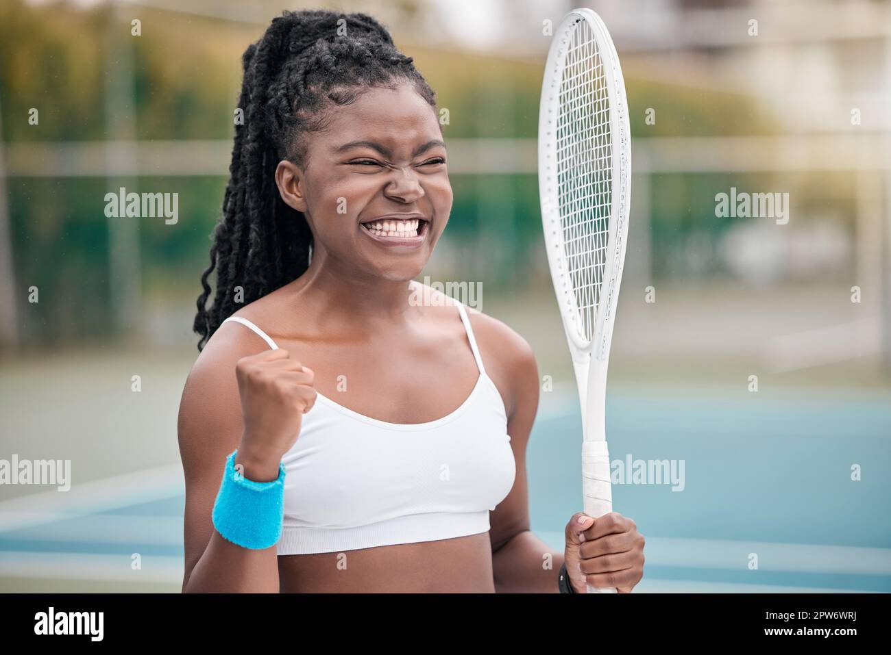 Girl cheering tennis match hi-res stock photography and images - Alamy