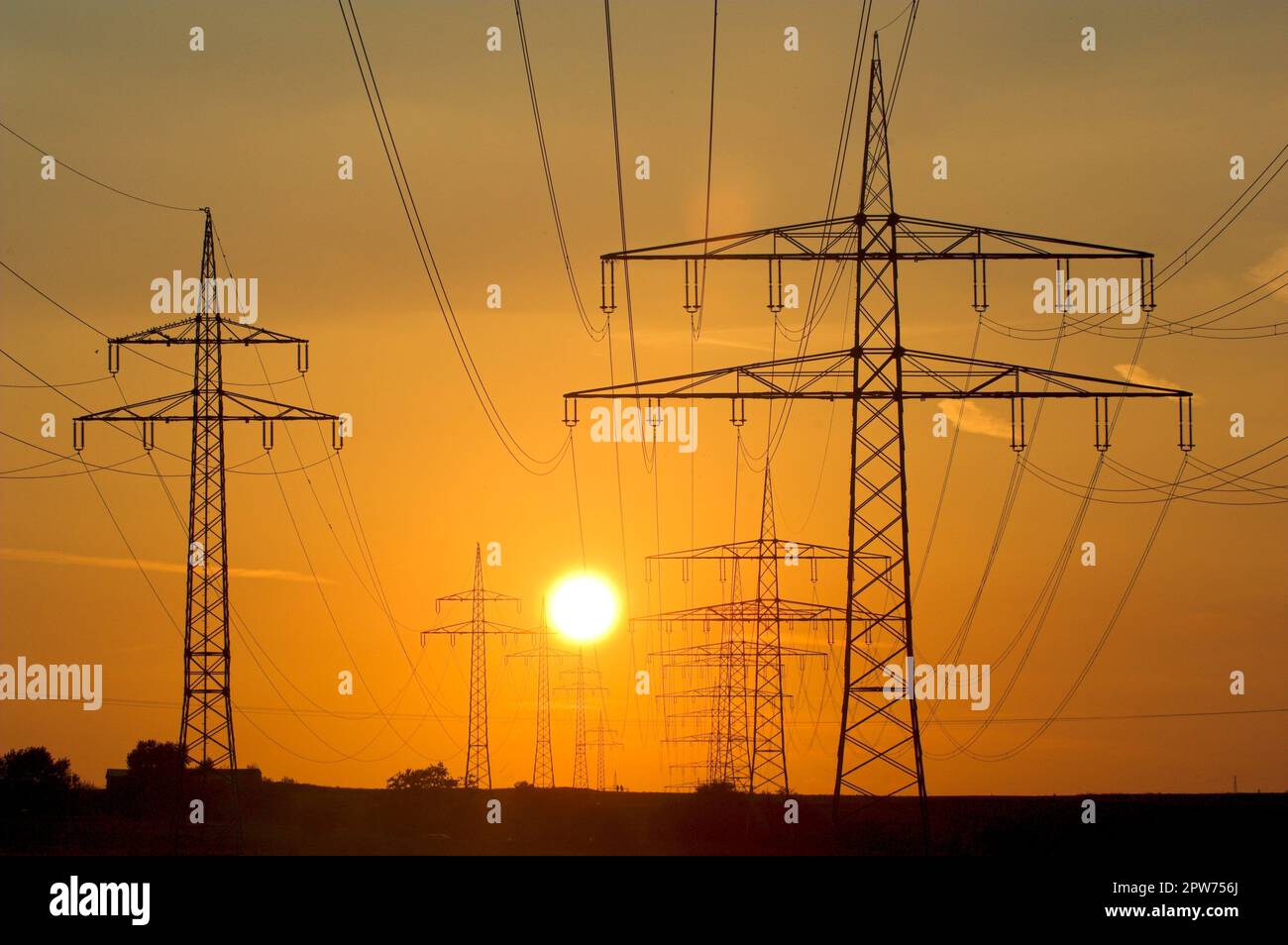 High voltage poles strung hi-res stock photography and images - Alamy