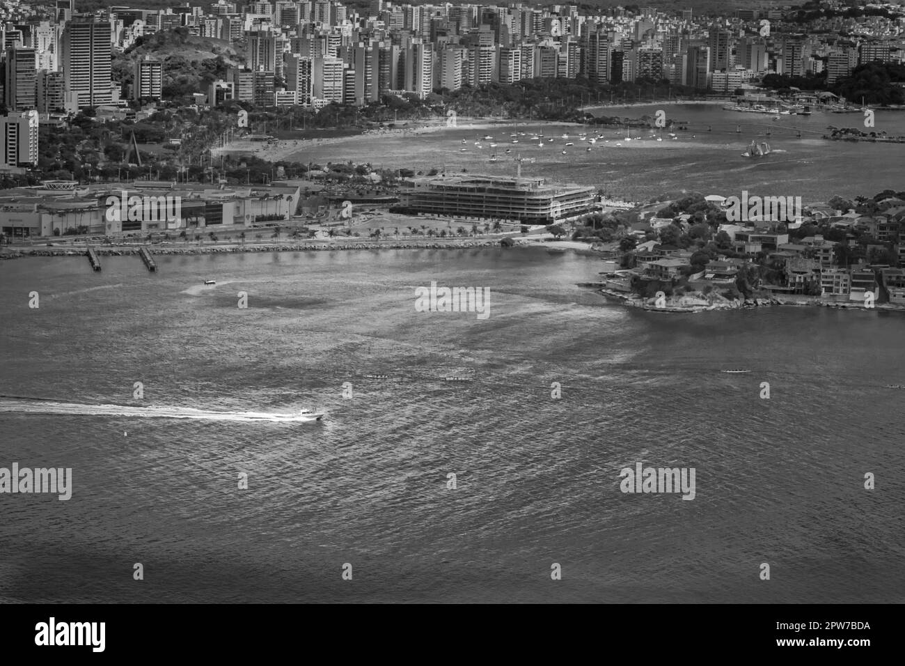 Boat crossing the bay of Vitoria at high speed. At the top of "Morro do ...