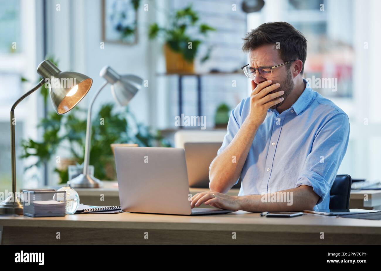 Person burning desk hi-res stock photography and images - Alamy